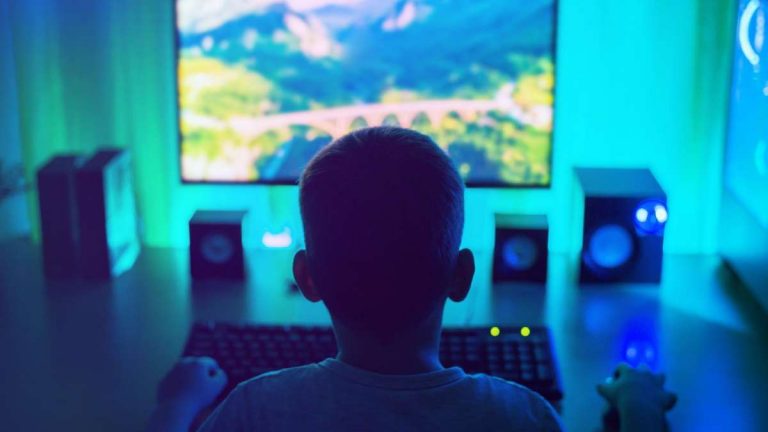 3 Health Risks of Online Gaming and How to Counter Them - IMC Grupo