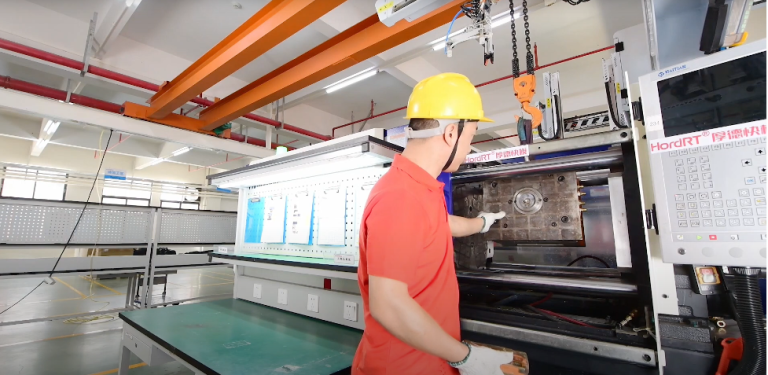 An Ultimate Guide to Custom Plastic Injection Molding - IMC Grupo