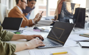 Blue-Green Deployment: A Deployment Strategy for Zero-Downtime Updates ...